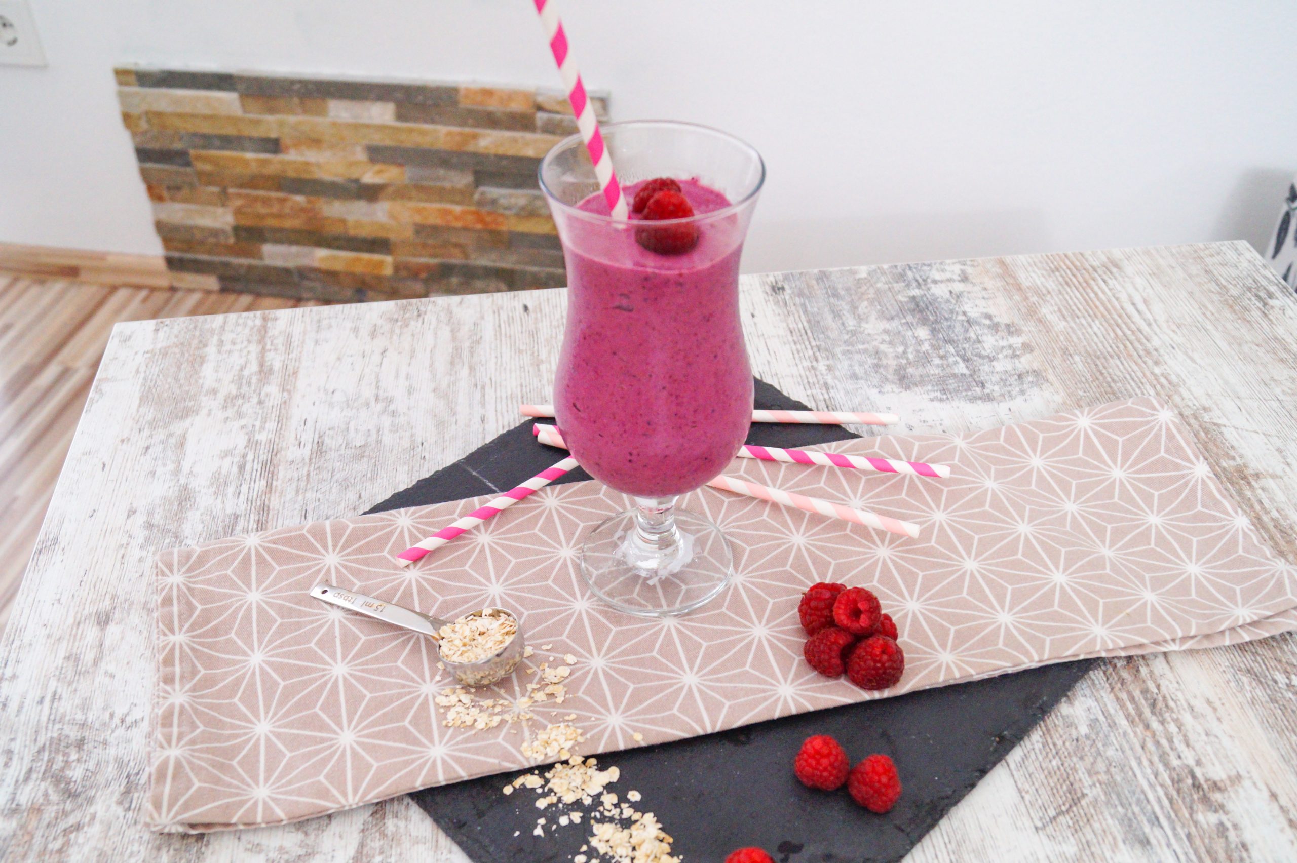 Food Friday - Fruity Berry Smoothie... - Madame Schischi