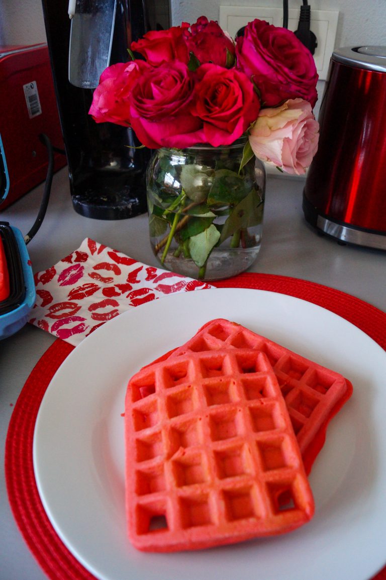 Pink Waffles for Valentine´s Day... - Madame Schischi