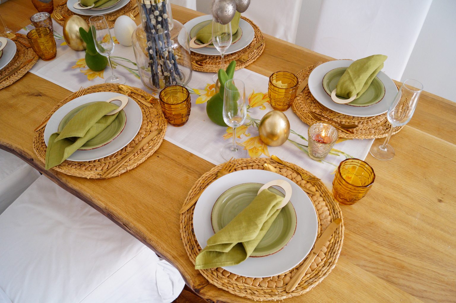 Rustic Easter Table Decor Inspo - Wood and Green... - Madame Schischi