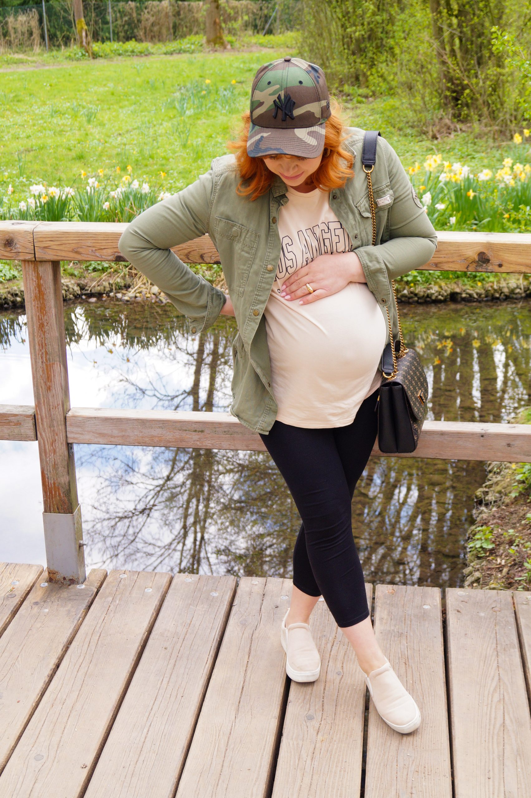 Casual Pregnancy Outfit + Camouflage Cap.... - Madame Schischi
