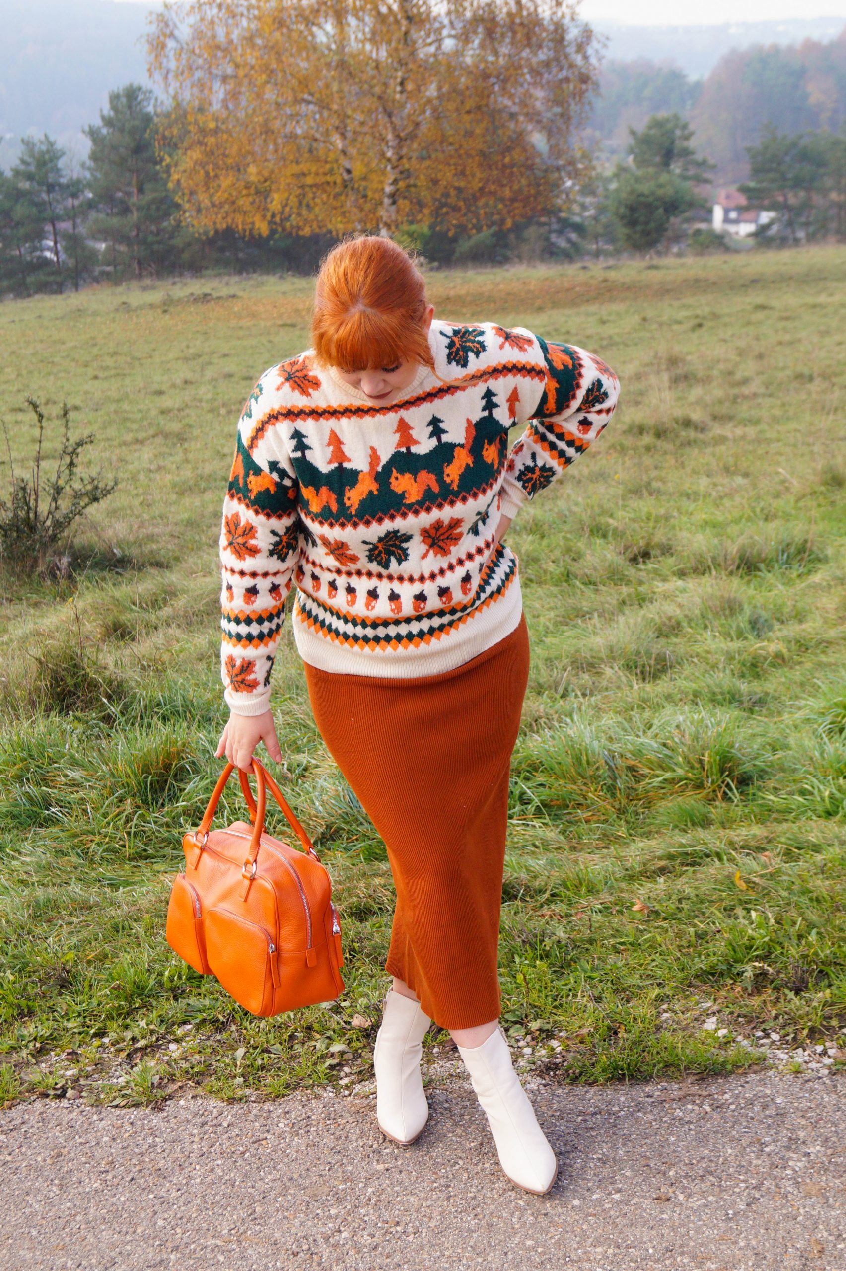 The most perfect Squirrel Acorn Fall Sweater... - Madame Schischi